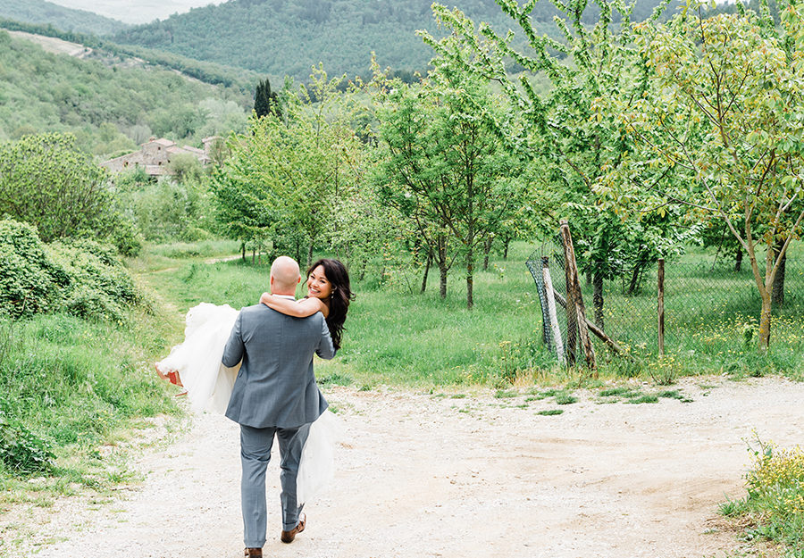ELOPE IN TUSCANY ITALY