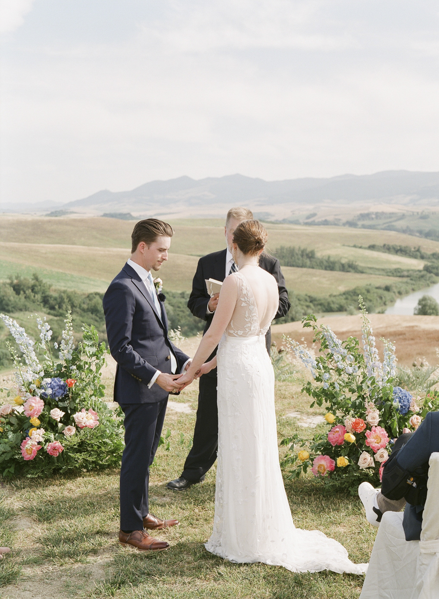 TUSCANY ELOPEMENT WEDDING IN VOLTERRA - The Elopement Experience